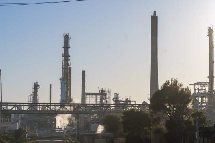 Geelong oil refinery ‘still producing’ despite fire - Energy Magazine
